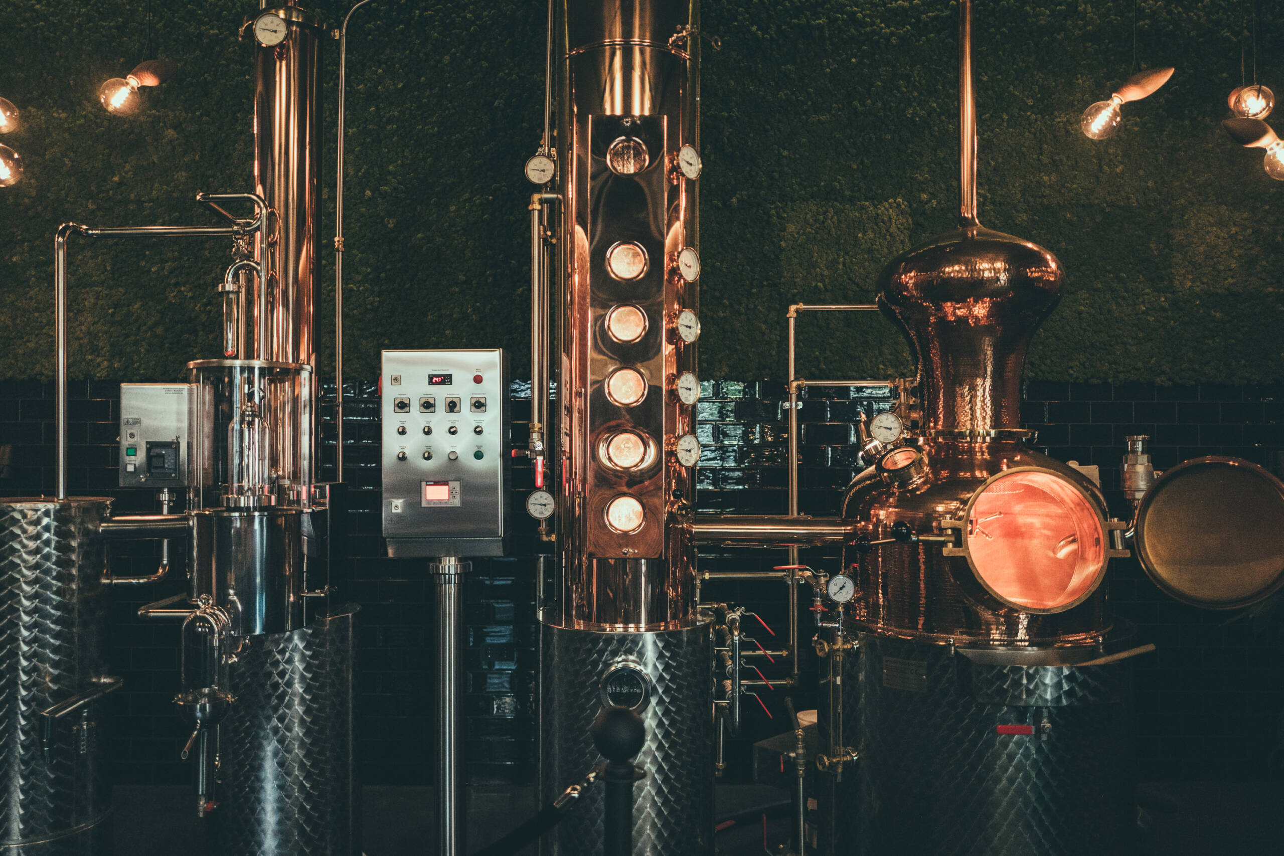 DRILLING: Besuch in der Destille | Genuss-Guide